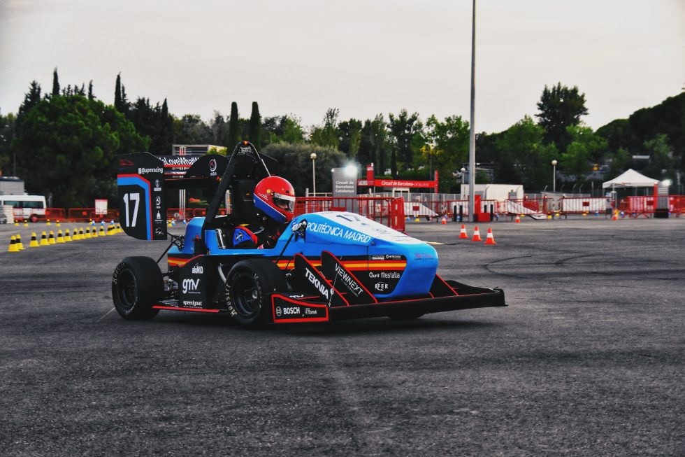 UPM Racing en la Formula Student Spain - Instituto Universitario de ...